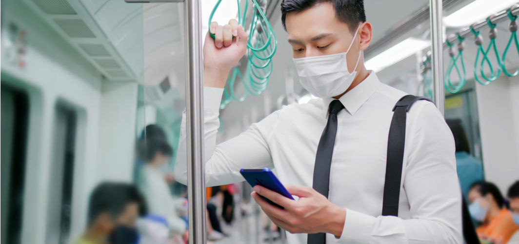 How to stay safe while using public transport during the COVID-19 pandemic?