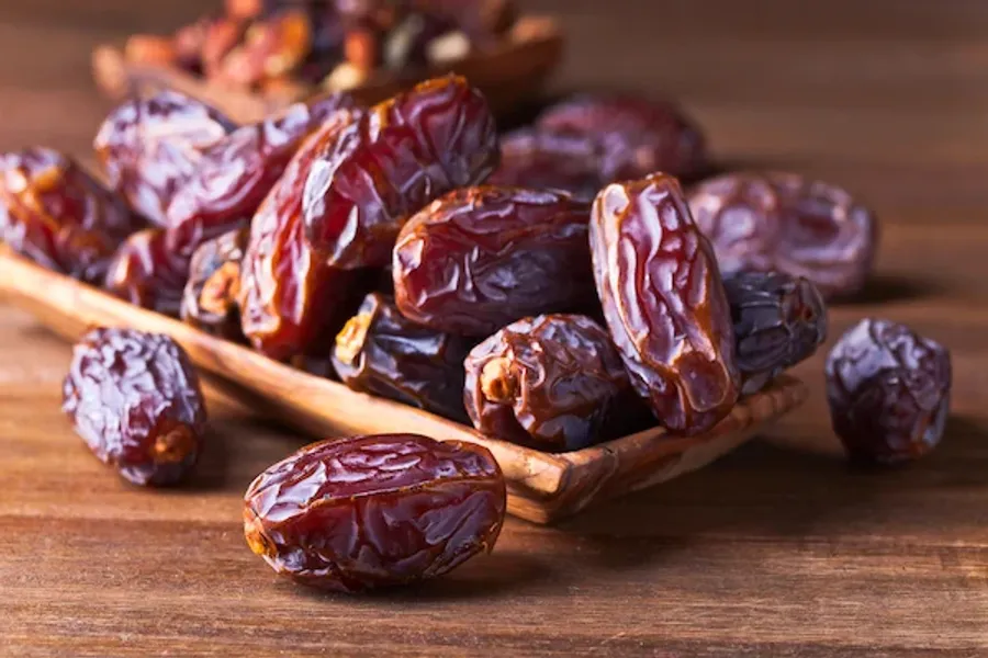 Dates Nutrition and Health Benefits Explained