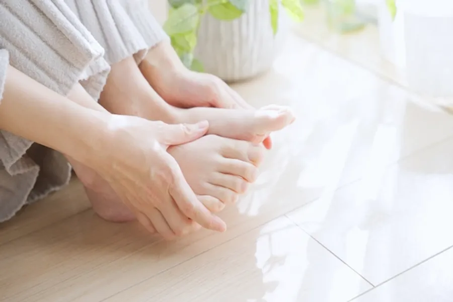Cold Hands and Feet: Understanding the Causes and Solutions