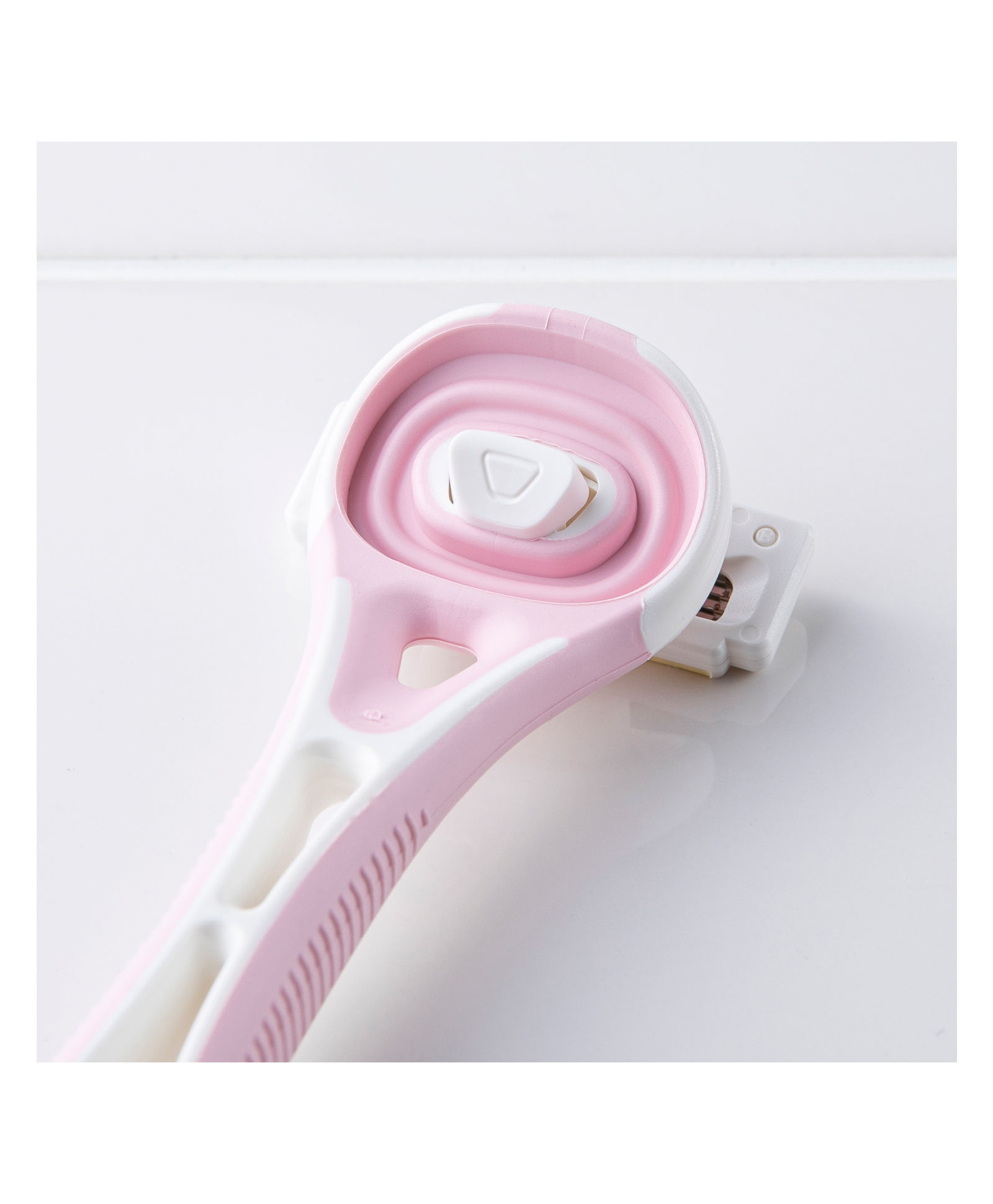 Kai Xfit 1 Razor + 2 Catridges for Women, 1 kit Price, Uses, Side ...