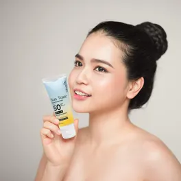 Buy Skinfx Sun Tease Matte SPF 50 PA +++ Matte Sunscreen, 50 gm | 19 ...